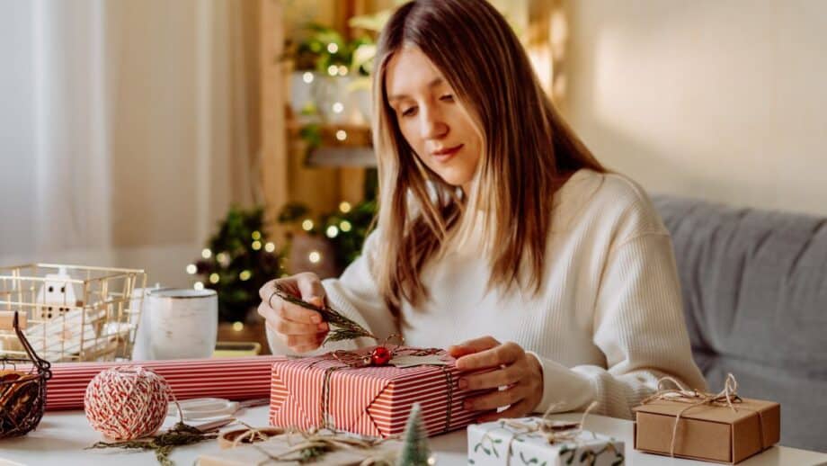 9 Tips To Control Holiday Spending And Not Go Over-budget