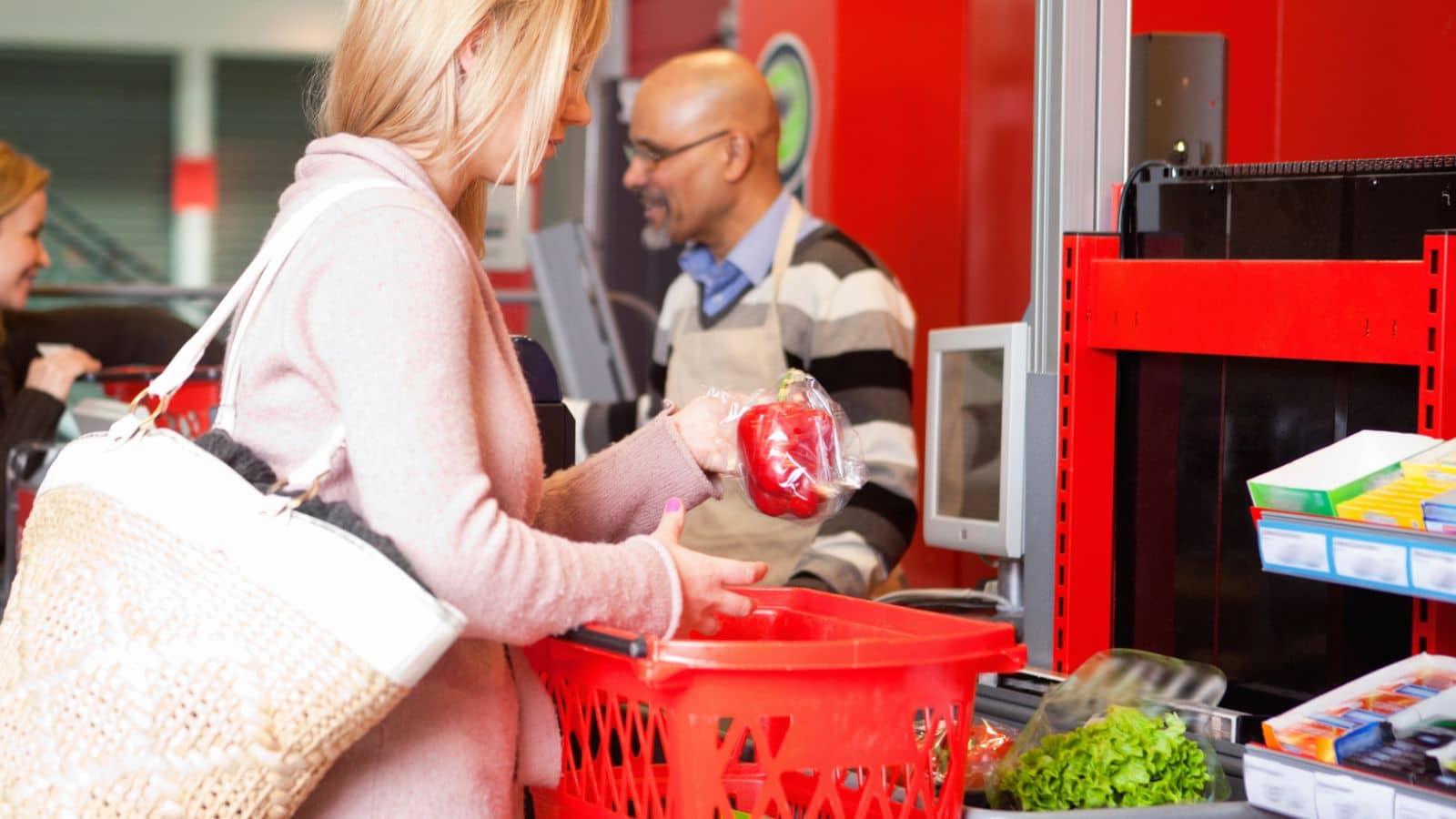15 Budget Hacks For Families Living Paycheck To Paycheck